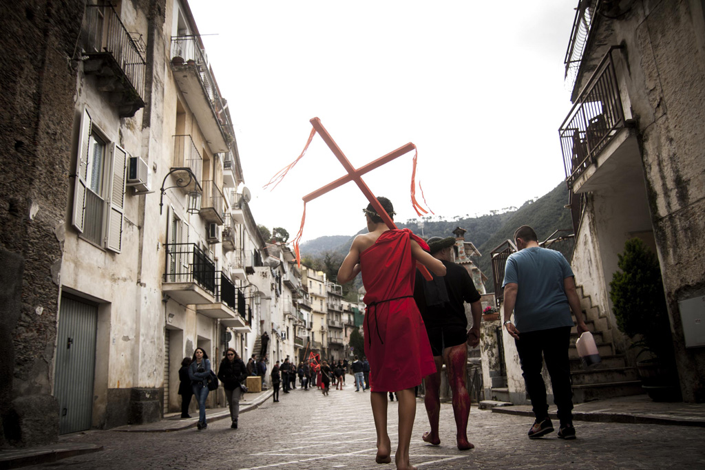 Lamezia: Cum Fide, la mostra fotografica sul rito pasquale dei ...