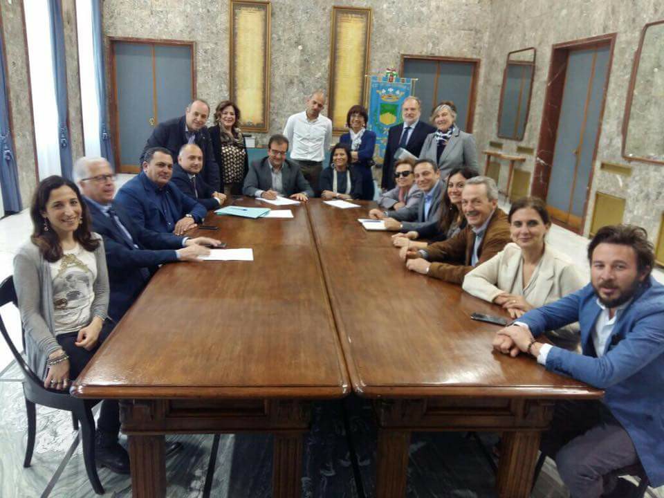 Firmata delibera per proposta fusione comuni Cosenza e Rende - il ...