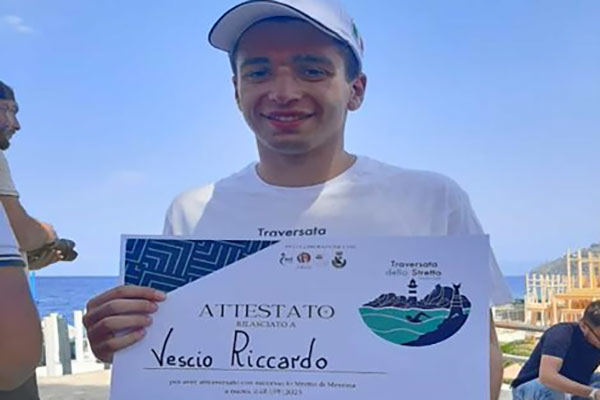 Riccardo Vescio dell’Arvalia Nuoto Lamezia conquista lo Stretto di ...