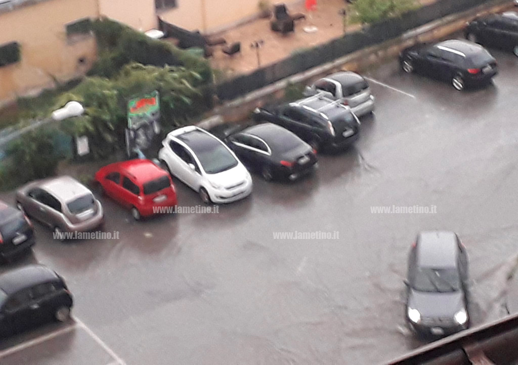 Lamezia, forte acquazzone sulla città: disagi e strade allagate - il ...