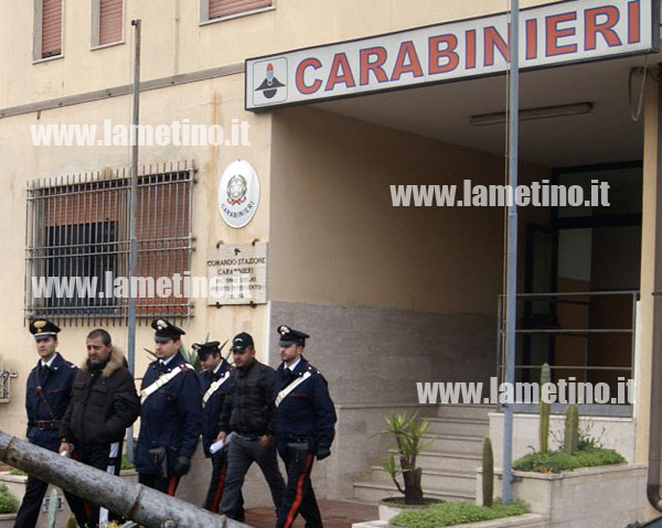 'Ndrangheta: Arrestati padre e figlio per estorsione a villaggio ...