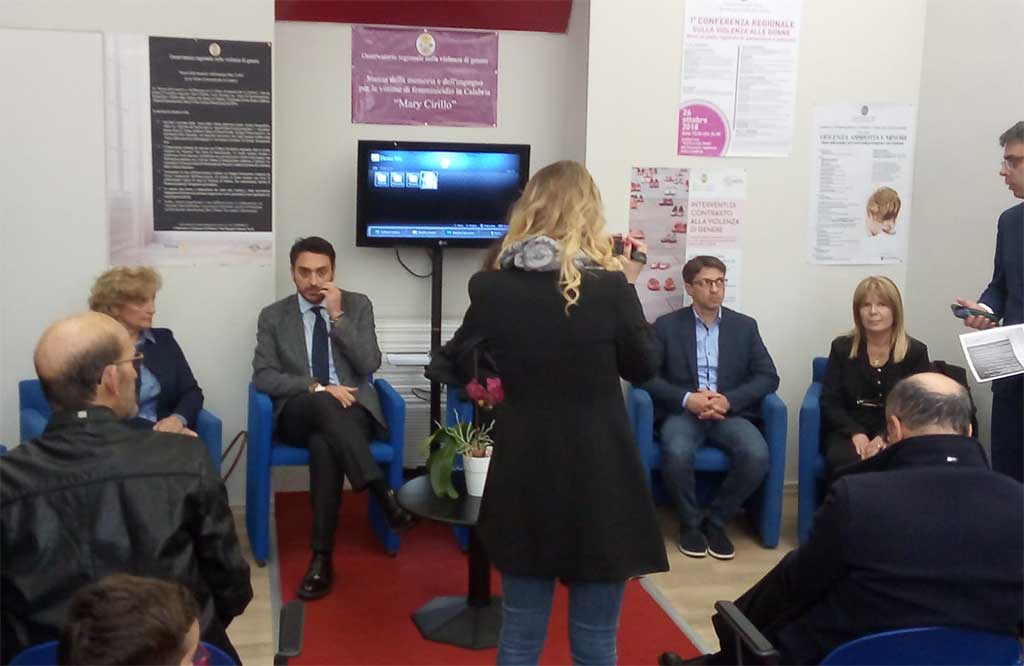 Inaugurata stanza della memoria per vittime di femminicidio in Calabria ...