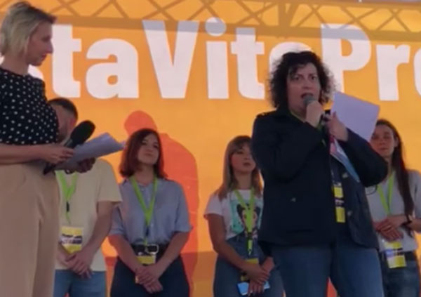 Manifestazione M5s a Roma, sul palco anche ex autista calabrese ...