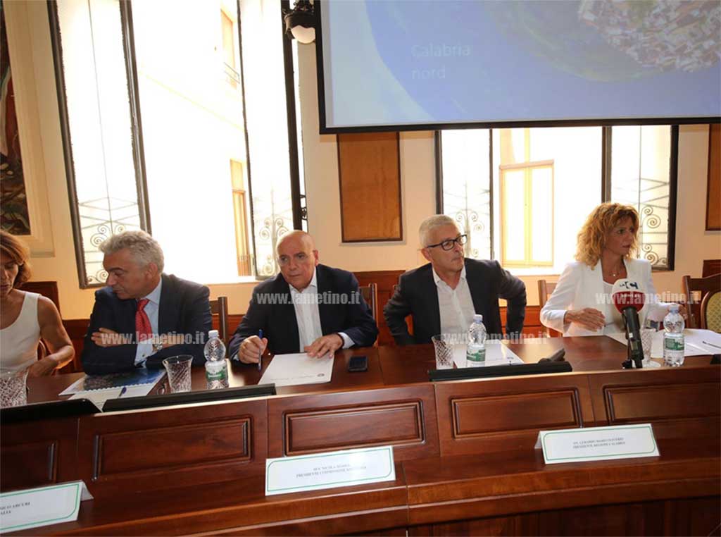 Ministro Lezzi a Catanzaro per i contratti di sviluppo: 'Ora progetti ...