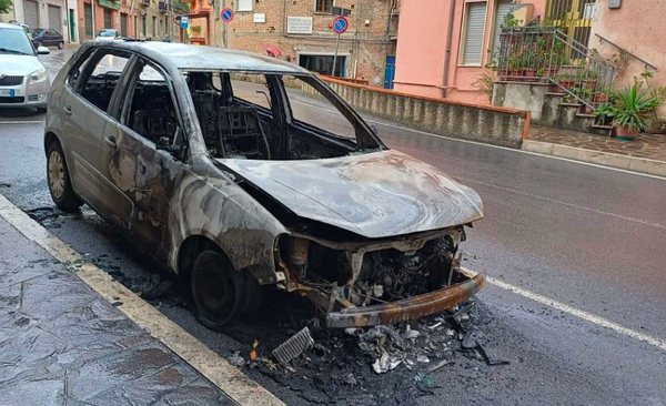Incendiata auto di un giornalista nel Cosentino, avviate indagini - il ...
