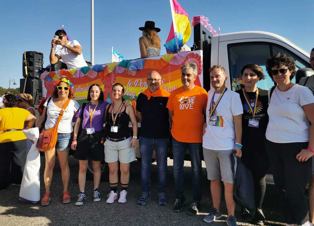 In migliaia hanno sfilato al Pride di Reggio Calabria per i diritti ...