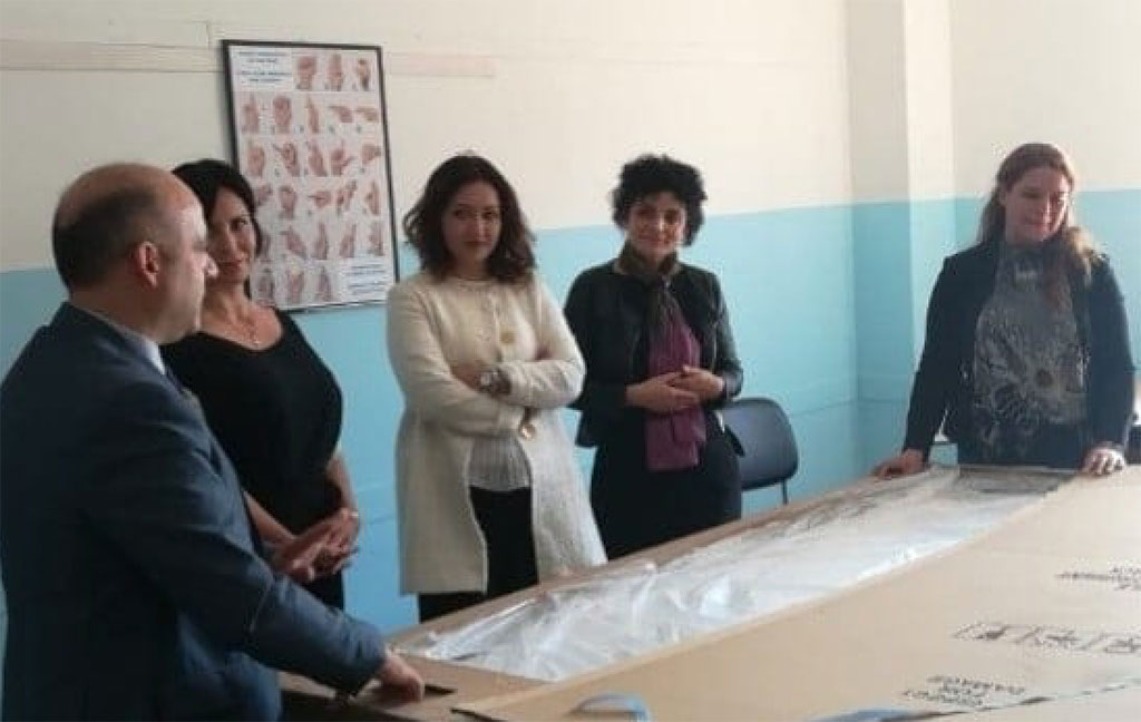 Lamezia, Fondazione Rambaldi dona lavagna interattiva a centro ...