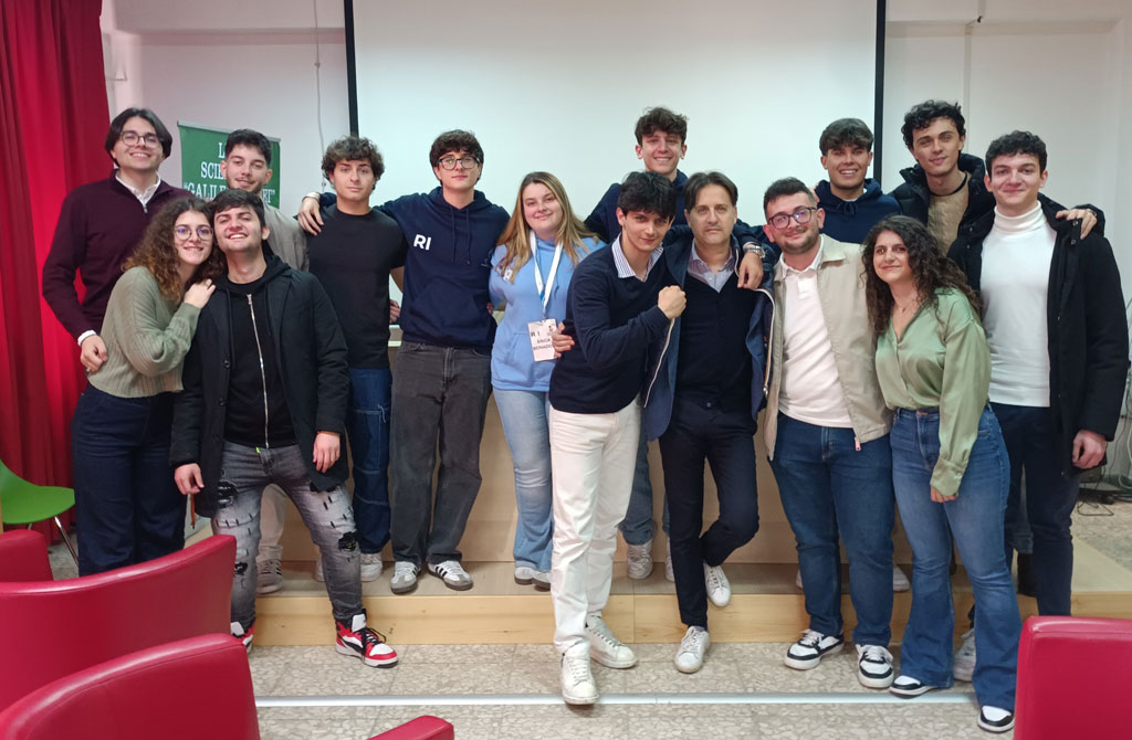 Lamezia, un giorno 'in cattedra' per gli ex studenti del Galilei - il ...
