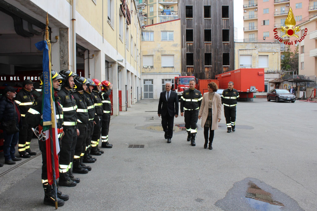 Prefetto Ferrandino visita Comando Provinciale dei Vigili del Fuoco a Catanzaro - il Lametino.it